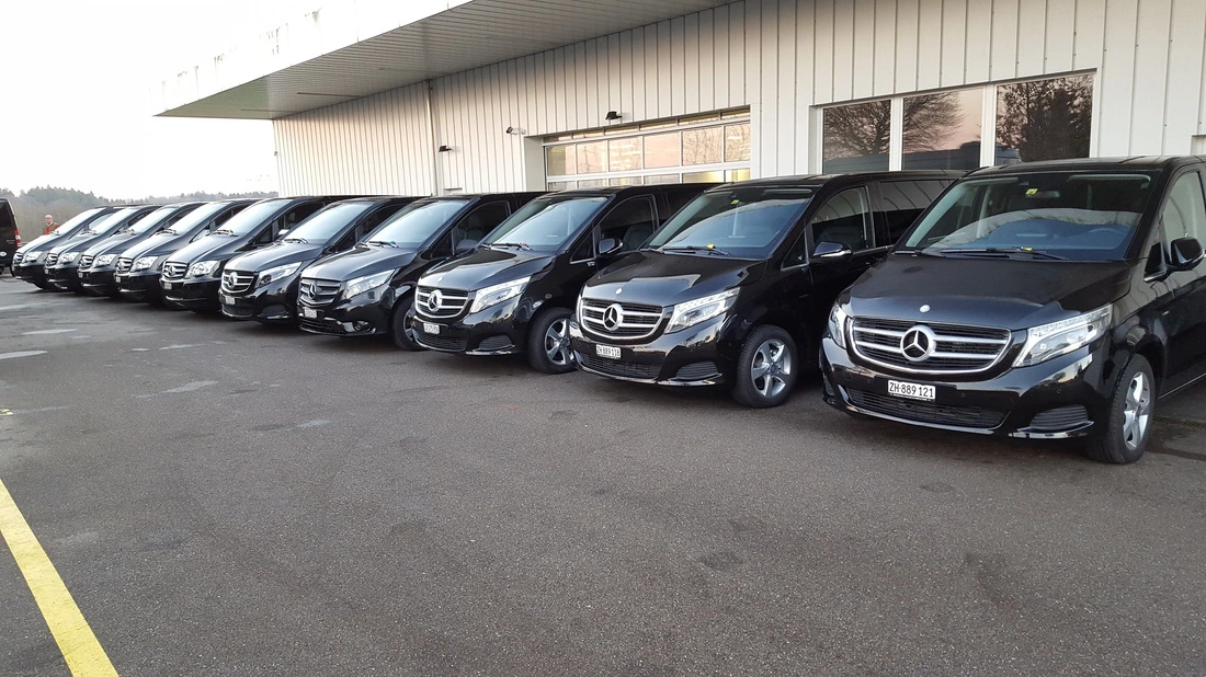 Luxury Event Transportation - Top-of-the-line Limousines